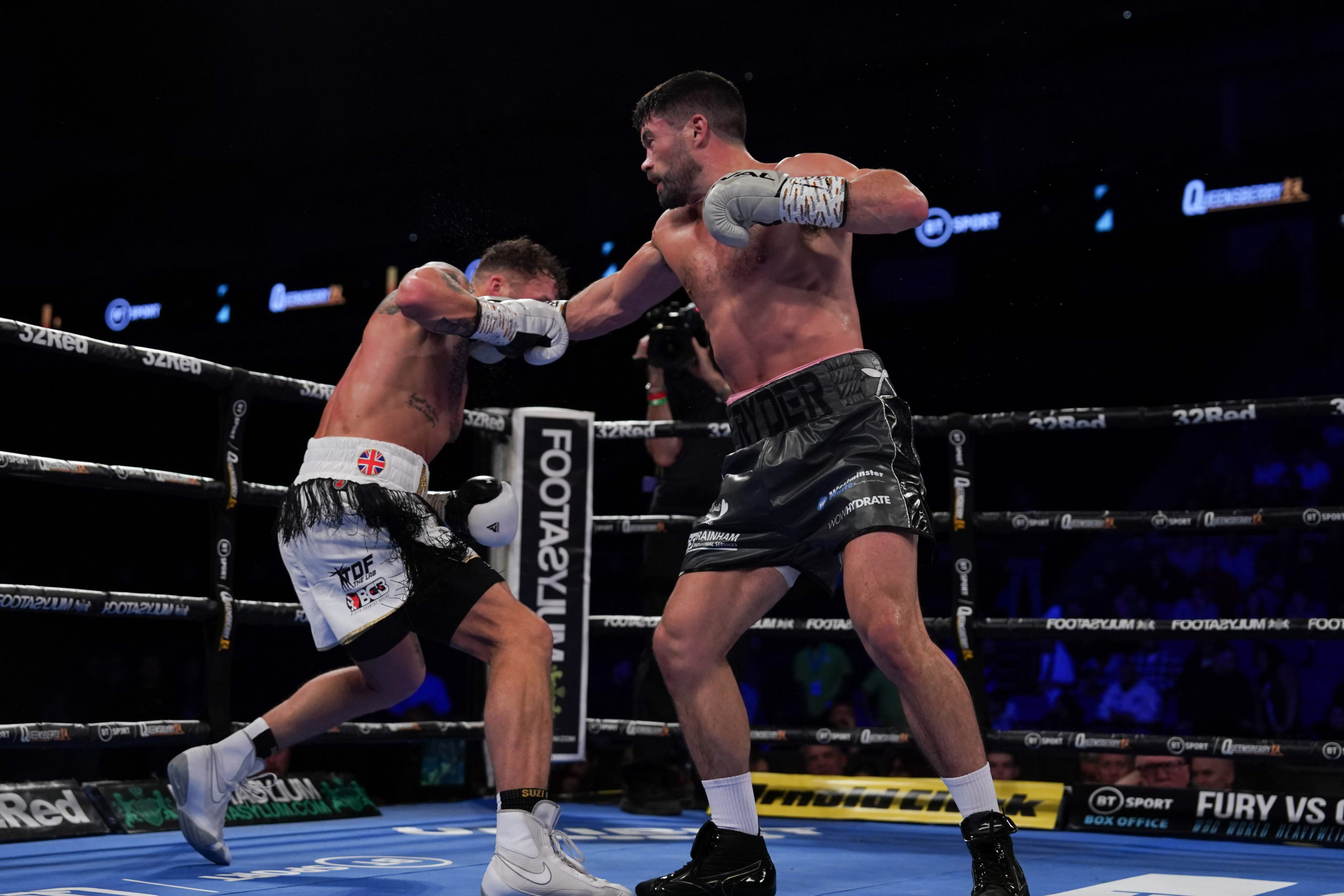 John Ryder Upsets Zach Parker Due To Hand Injury - Big Fight Weekend