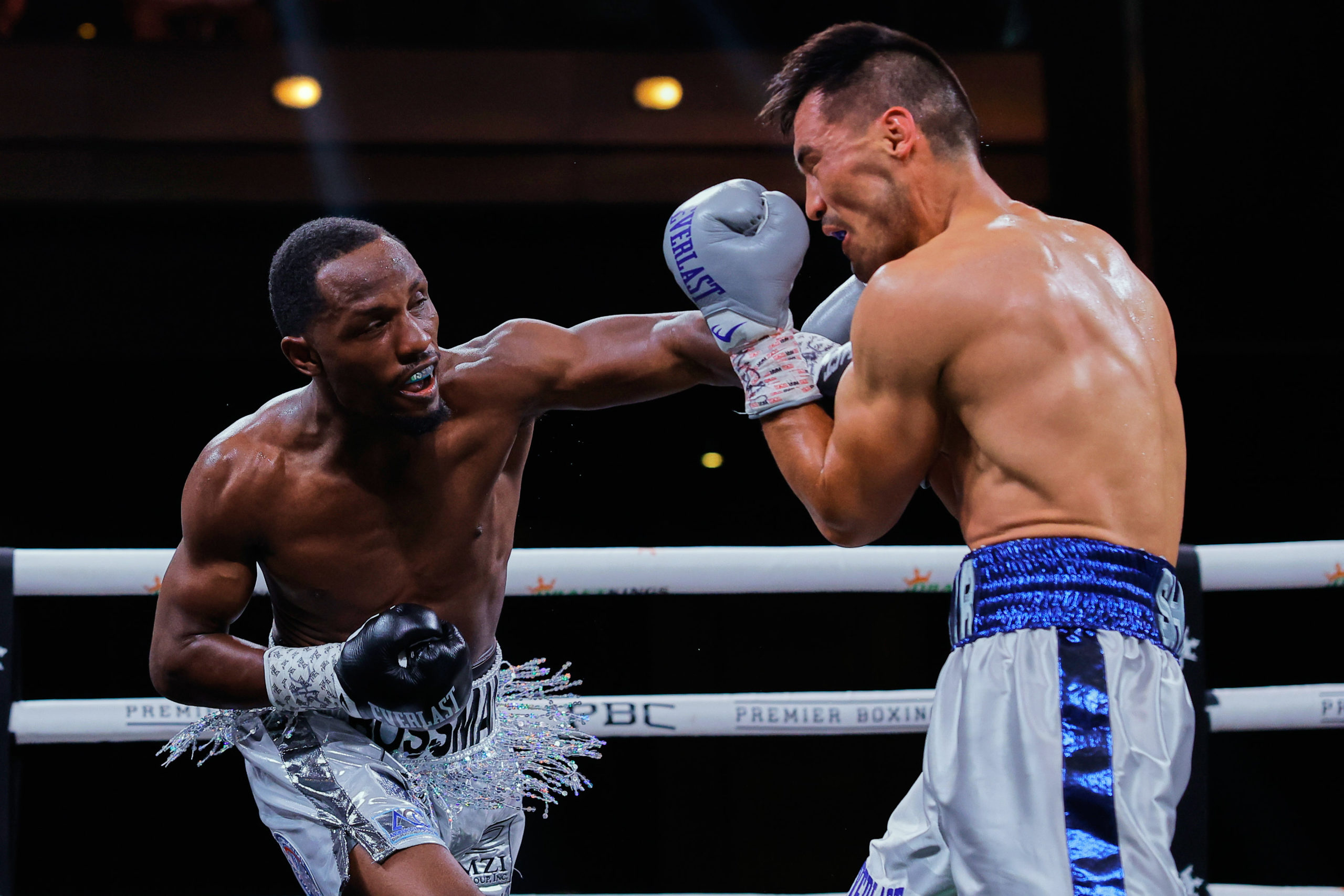 Kenneth Sims Edges Akhmedov In Junior Welterweight Eliminator - Big ...