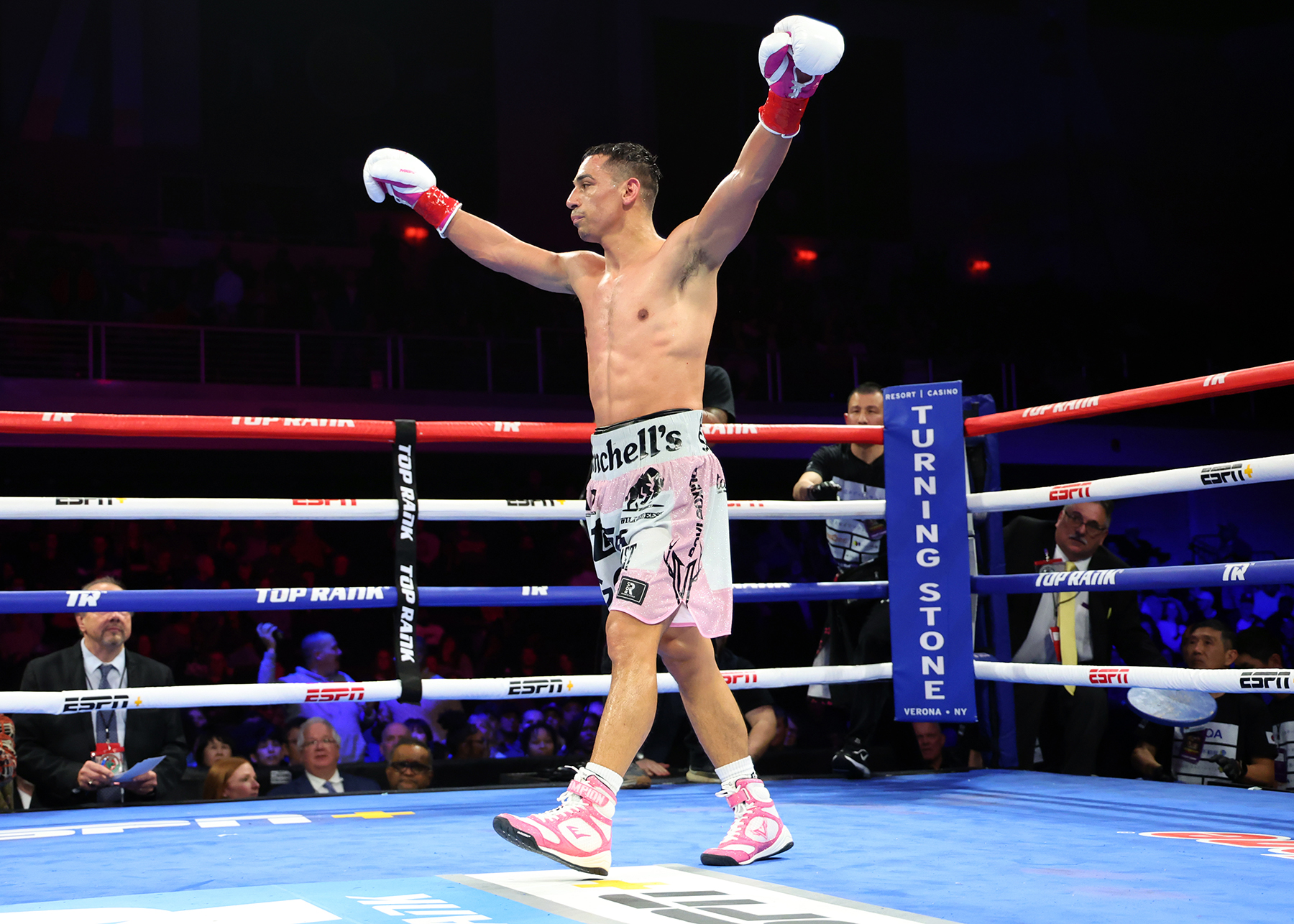 Luis Alberto Lopez Dominates With Impressive Win