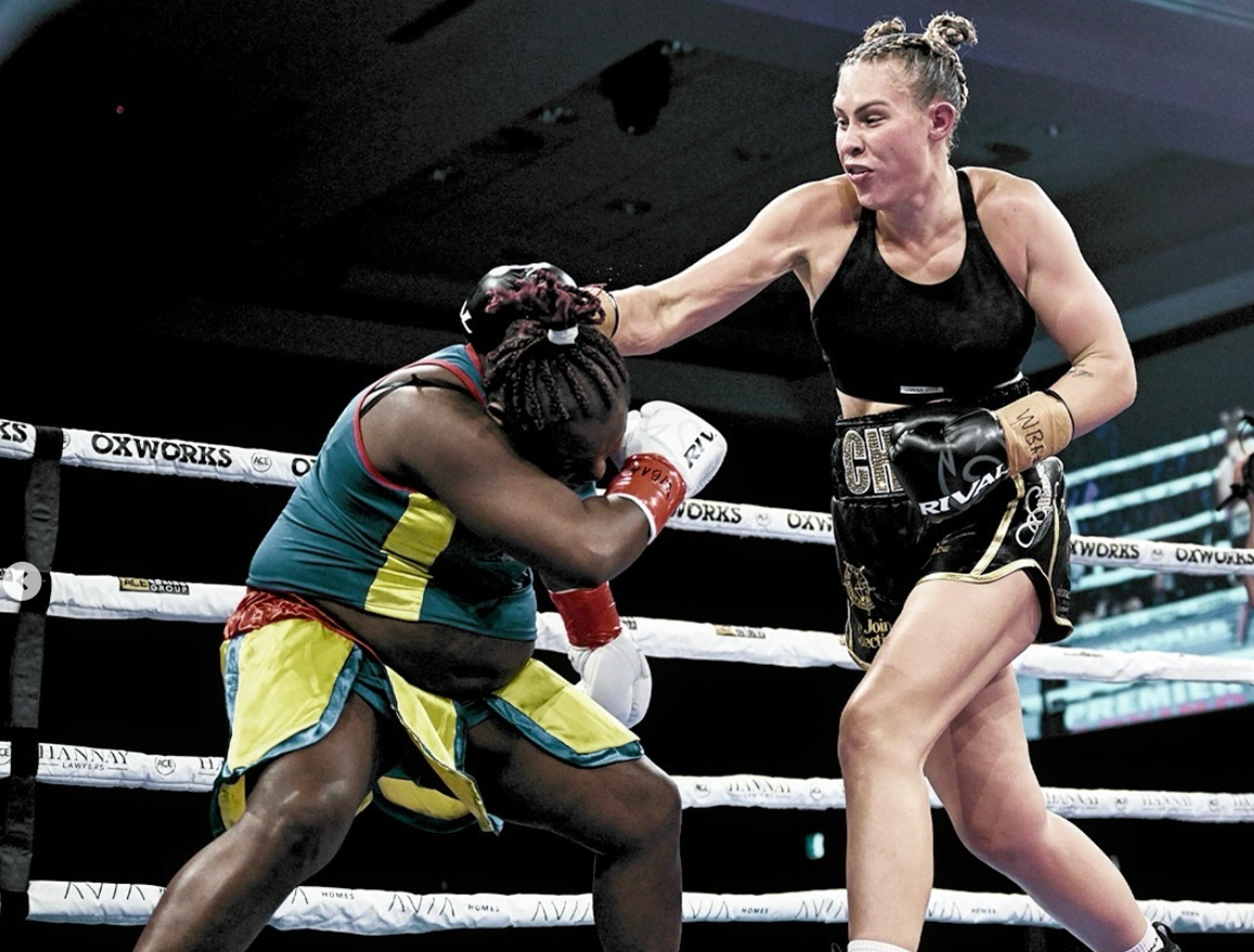 Title Fights Around the World: Che Kenneally Becomes Champion